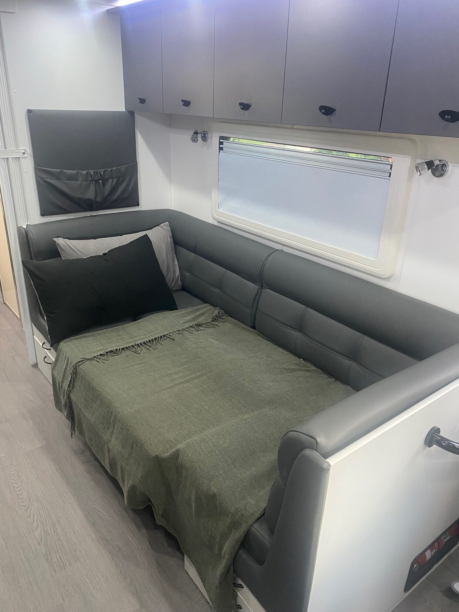 2022 Franklin Razor Triple Bunk Caravan 22ft - Caravan Sales