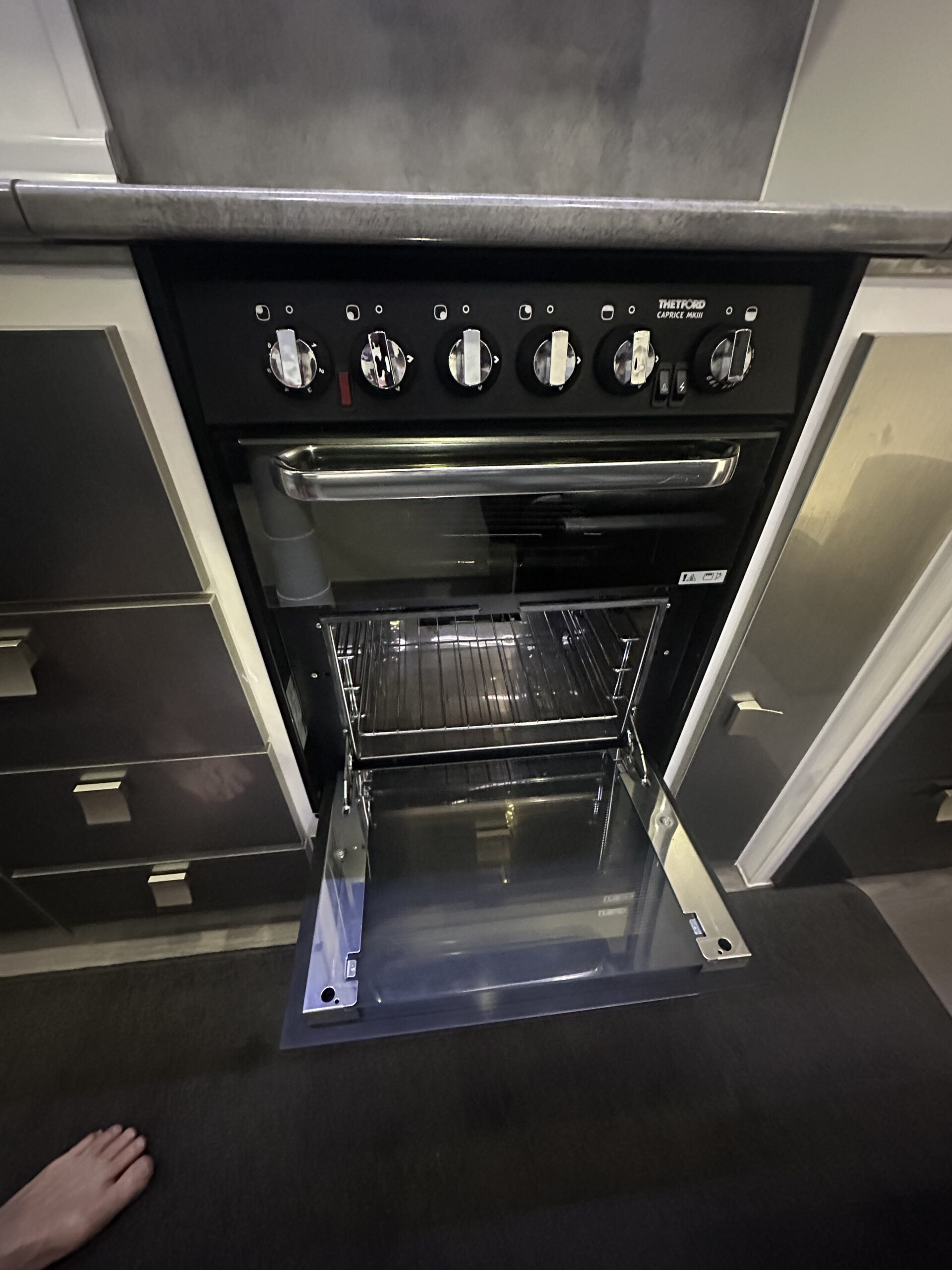 Essential Exceed 21 foot Immaculate - Caravan Sales